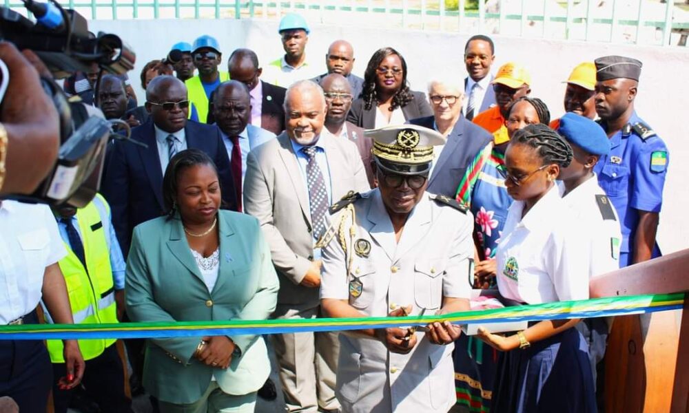 Gabon: la passerelle du Lycée national Léon-MBA désormais ...